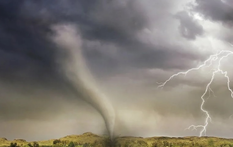 Se cumplen 30 años de "La Noche de los 100 tornados", fenómeno que no volvió a repetirse en el ...