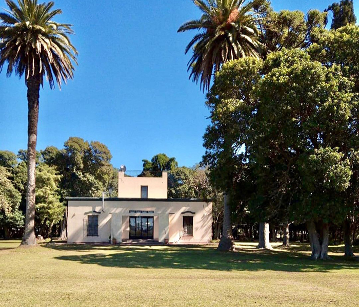 Una estancia entre huellas históricas y paisajes naturales de la ...
